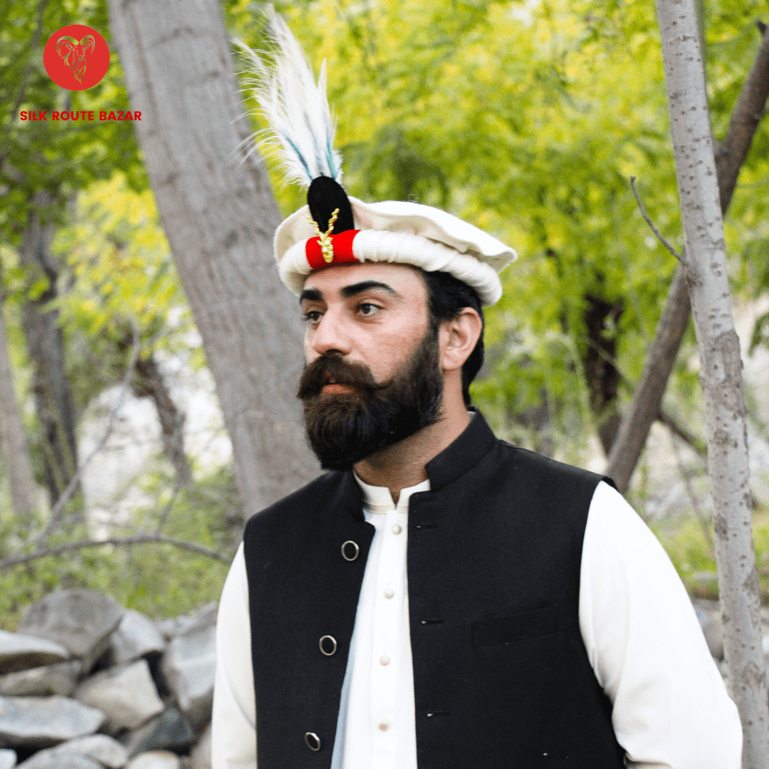 White Chitrali Cap with Markhor broach and feather, Pure woolen ...